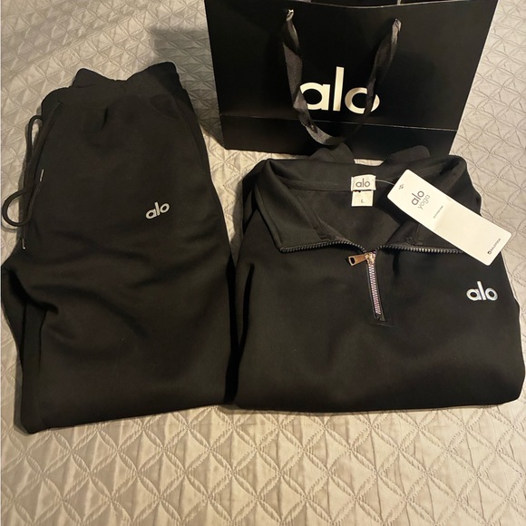 ALO Yoga | Sweaters | Alo Yoga Black Sweater | Poshmark